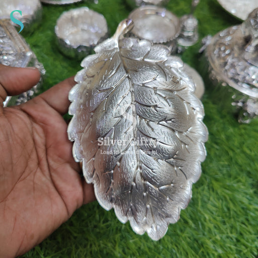 GS Leaf Design Tray 6" – Silver Giftry